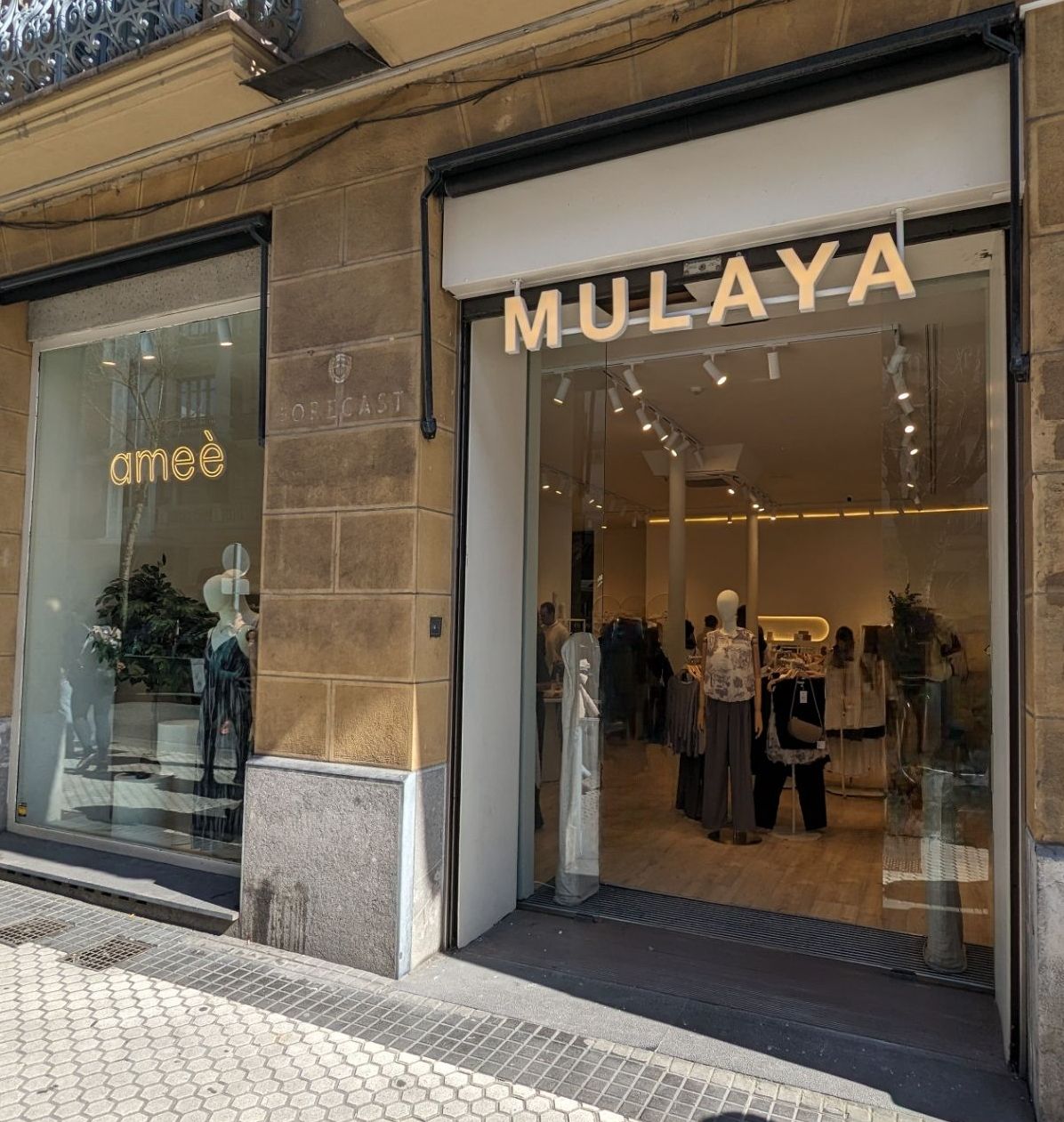 Mulaya incluye a Ameè en su reapertura en Donostia – DonoSShopping