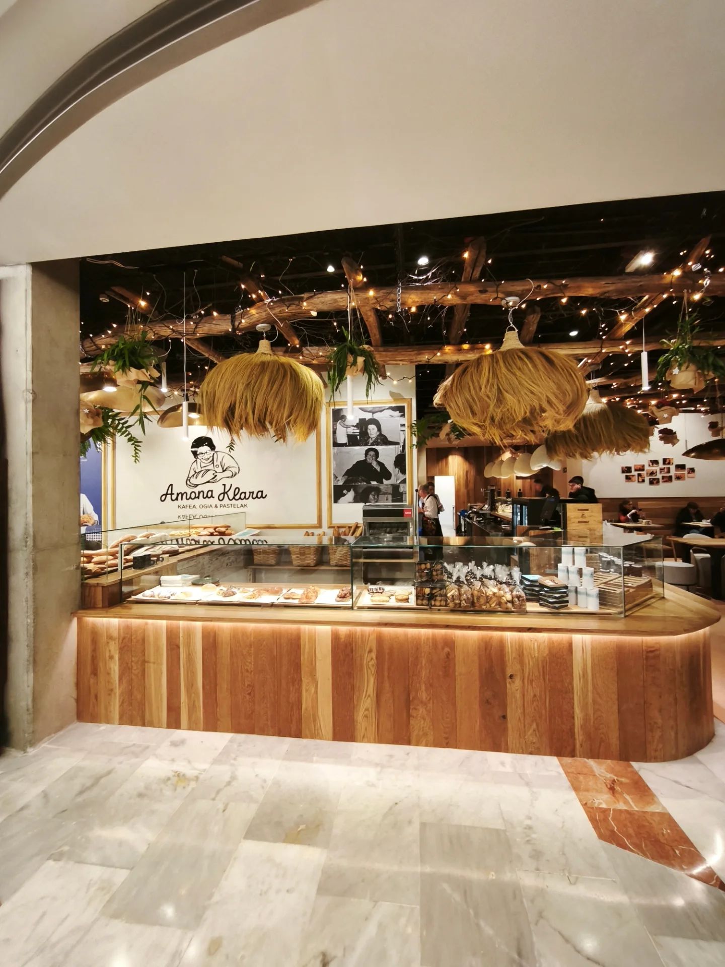 Así es Amona Klara en Urbil con la pastelería de Joseba Arguiñano ...